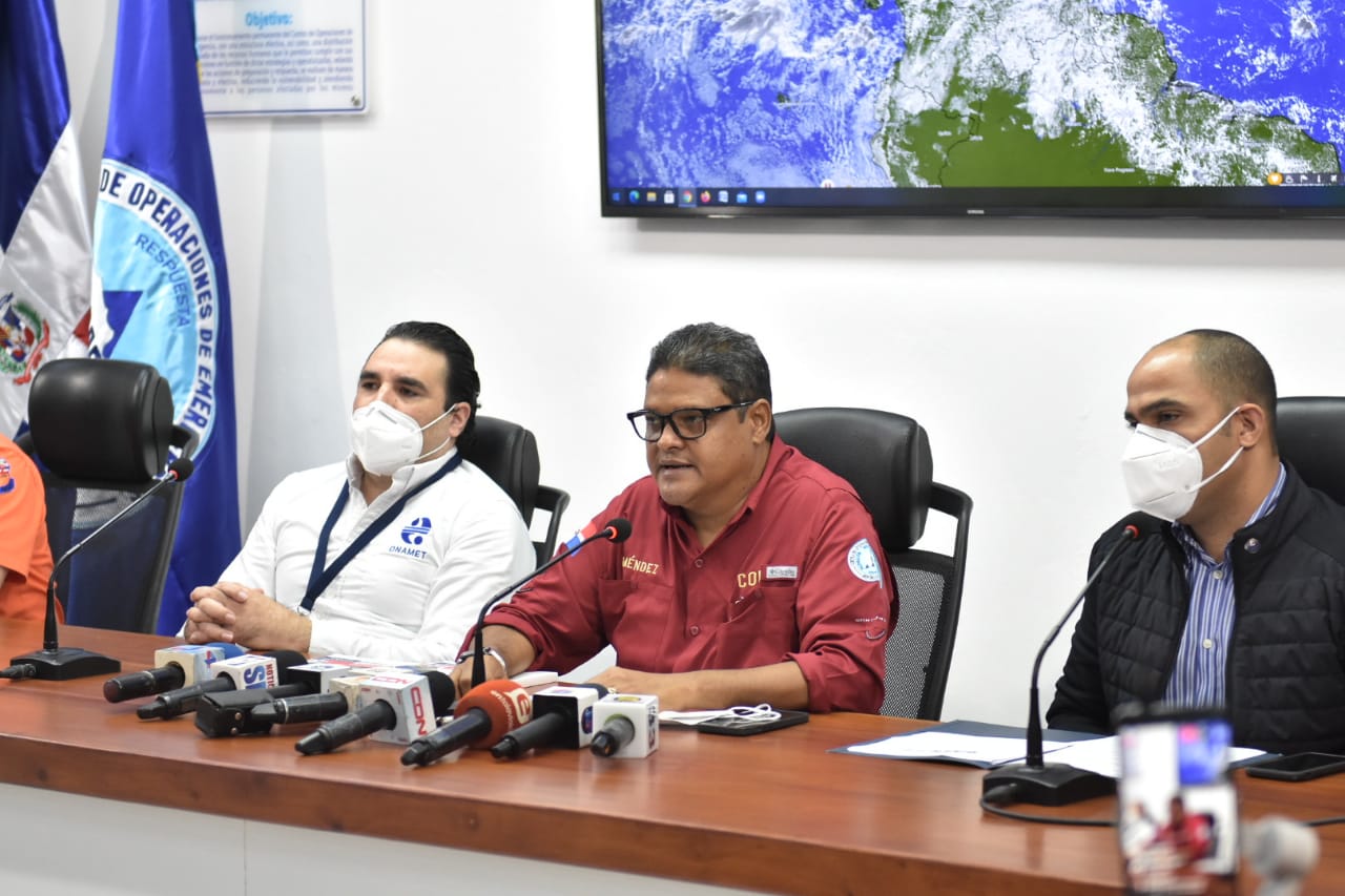 COE declara alerta verde para seis provincias por lluvias - De Último ...