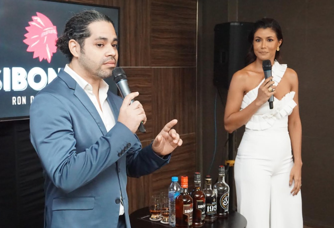 Evelyna Rodríguez y Danilo Reynoso estrenan tráiler oficial de la ...