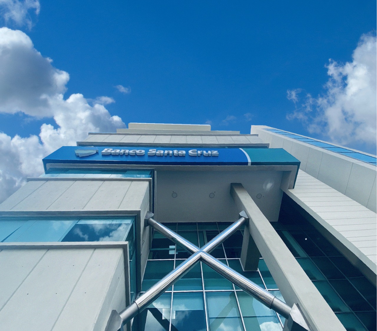 Banco Santa Cruz refuerza su compromiso institucional con sus clientes