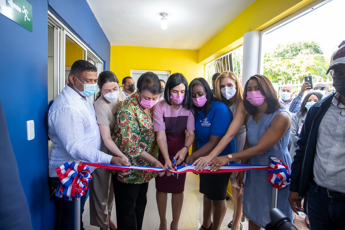 Primera dama y directora del Inaipi inauguran Caipi en La Cuaba