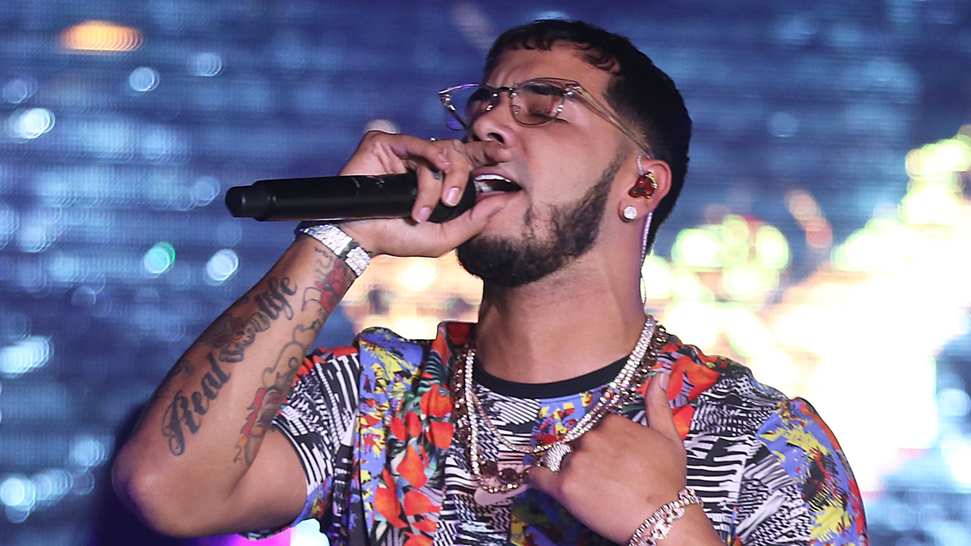 Anuel AA se perdona a sí mismo en "Las leyendas nunca mueren"