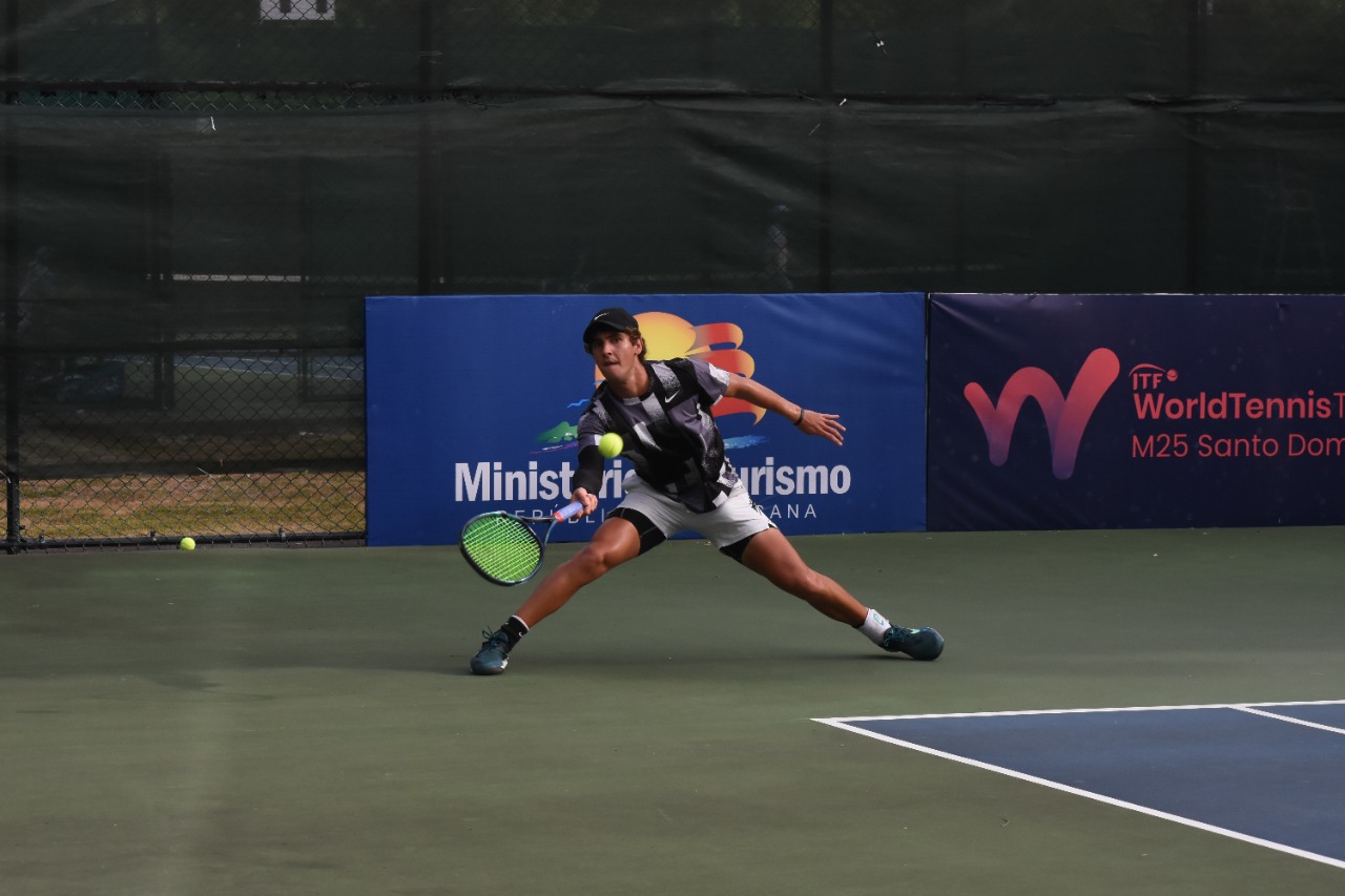 Peter Bertran gana en sencillos y dobles del M25 Santo Domingo