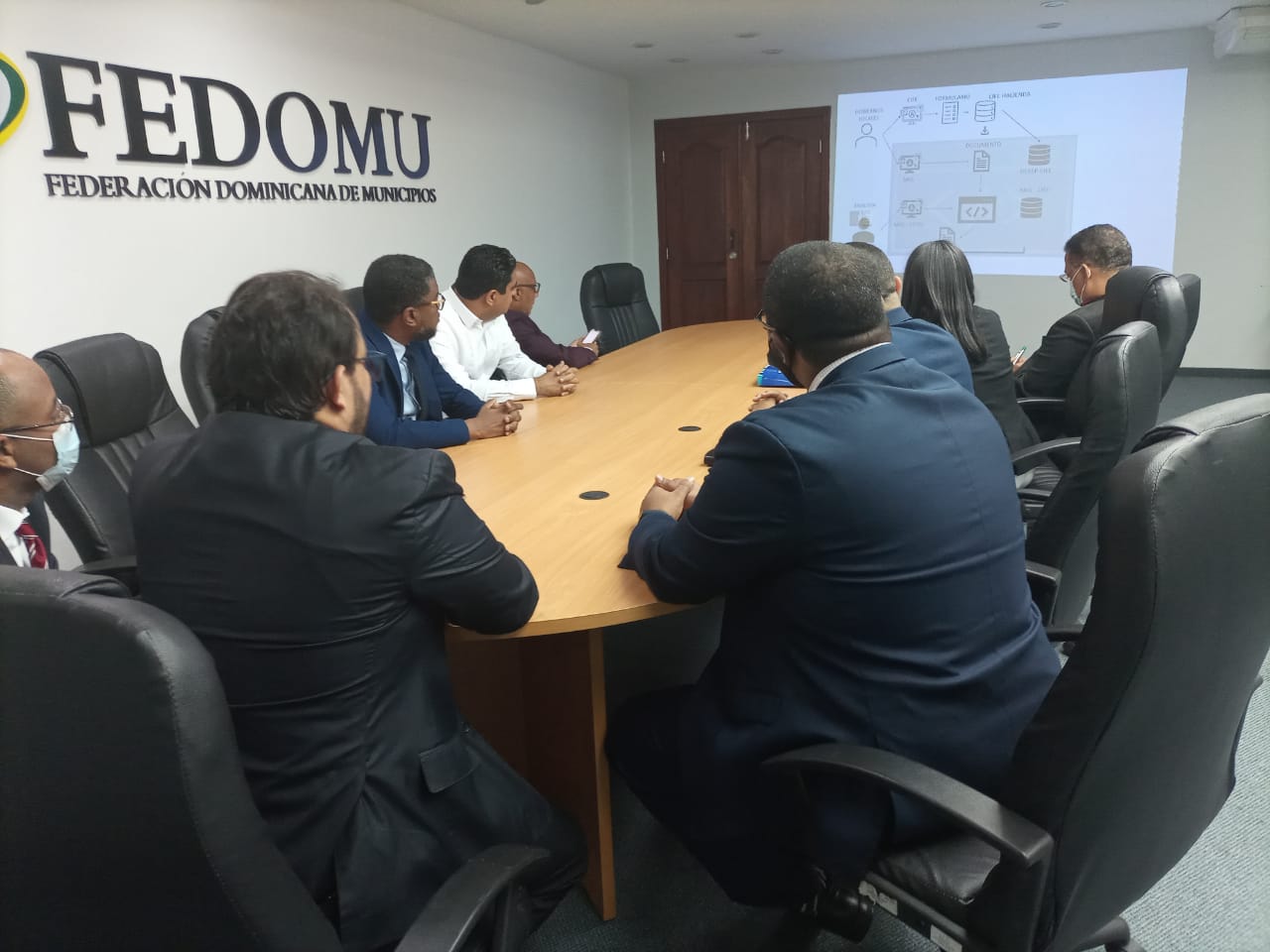 Presidente Cámara de Cuentas presenta a Fedomu plataforma digital para ...