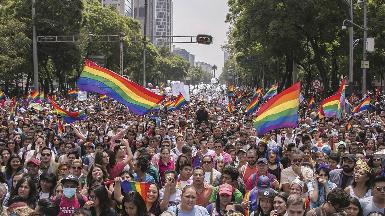 Miles desbordan las calles de Ciudad de México en marcha del Orgullo ...