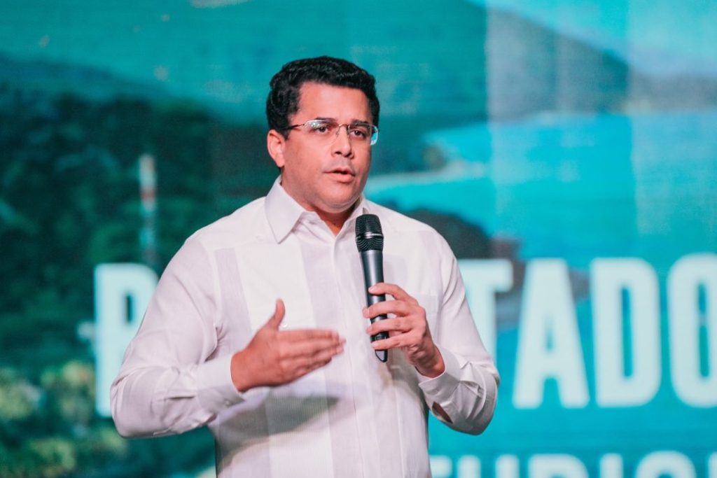 David Collado se monta en la ola de Shakira y Piqué para promover la ...