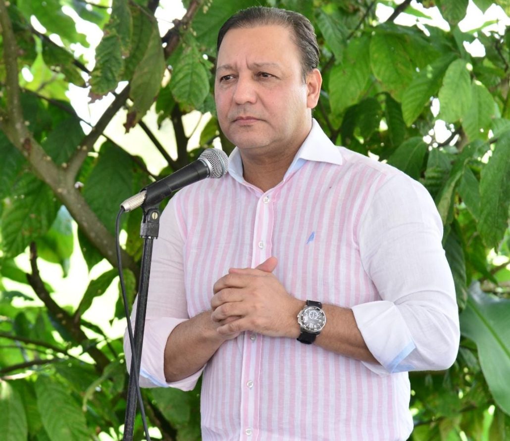 Abel Martínez se solidariza con familiares de accidentados en La Vega