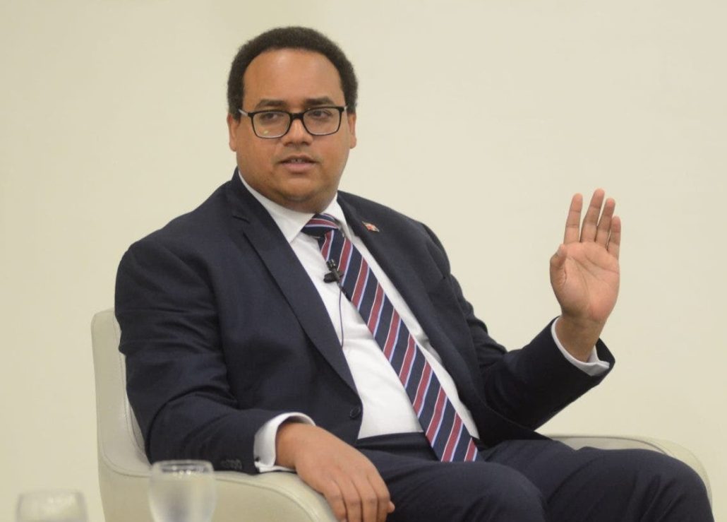 Andrés Astacio respalda a Abinader sobre datos del sector eléctrico