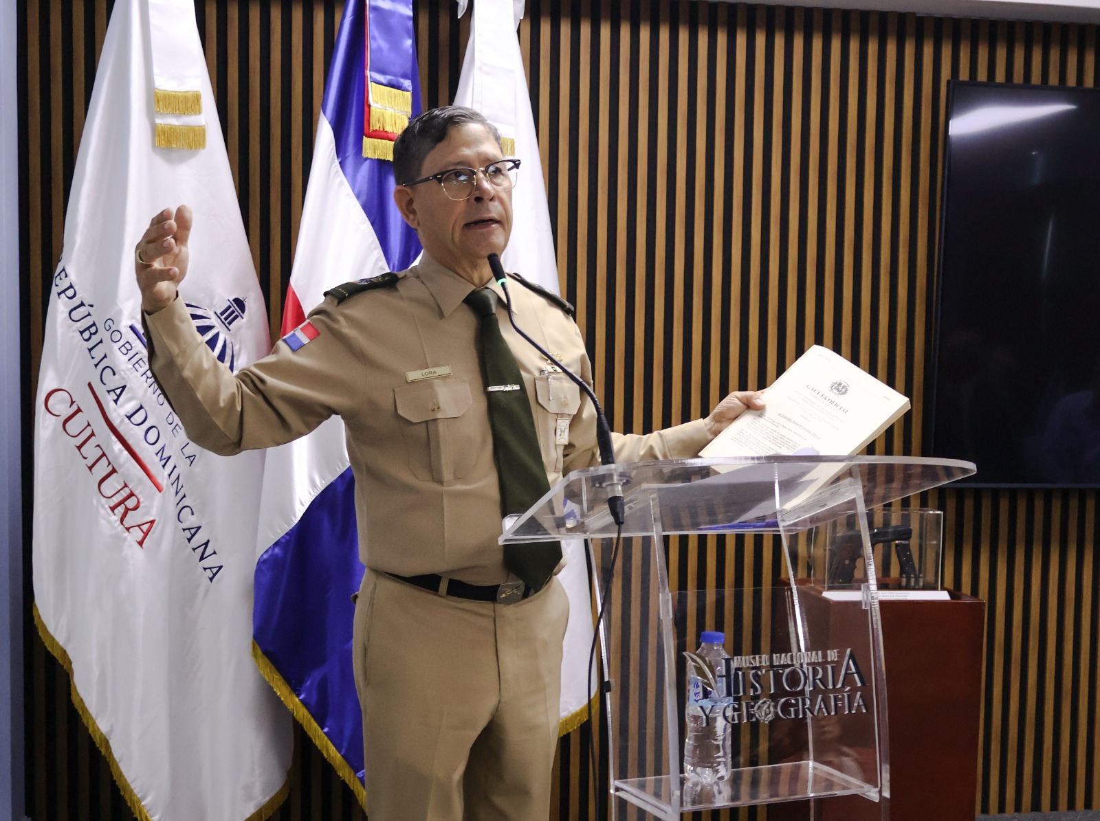 Rinden homenaje al Coronel Lora Fernández
