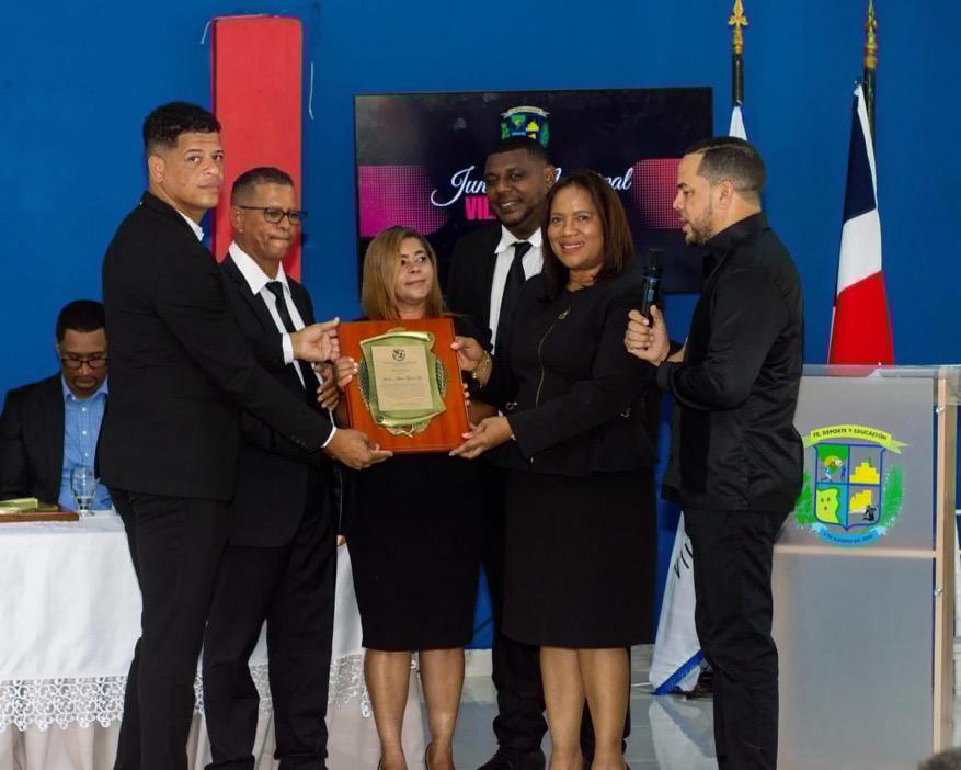 Villa Sonador reconoce a Adela Tejada Gil por comunitario