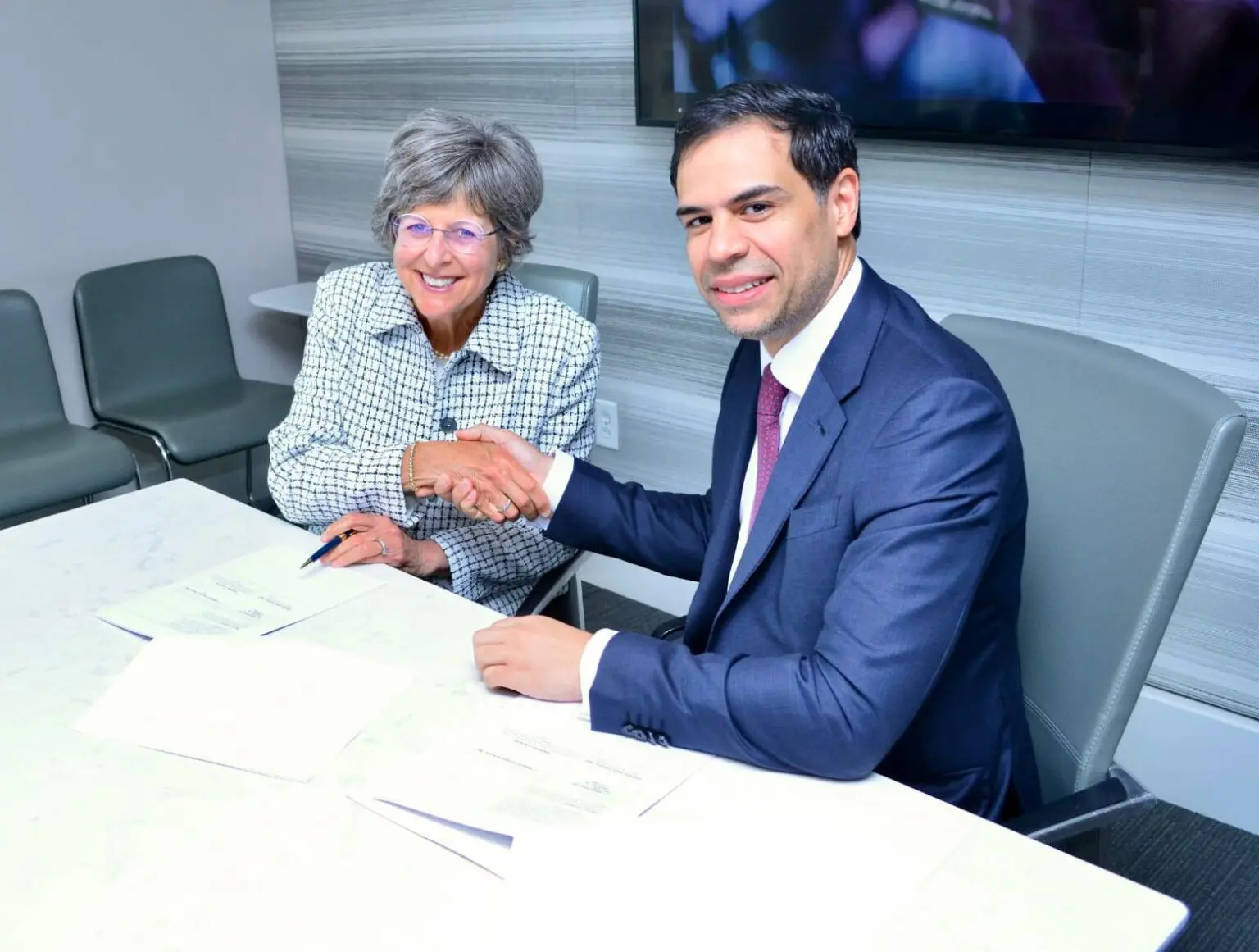 En Boston, Roberto Ángel firma importante acuerdo con Berklee College ...