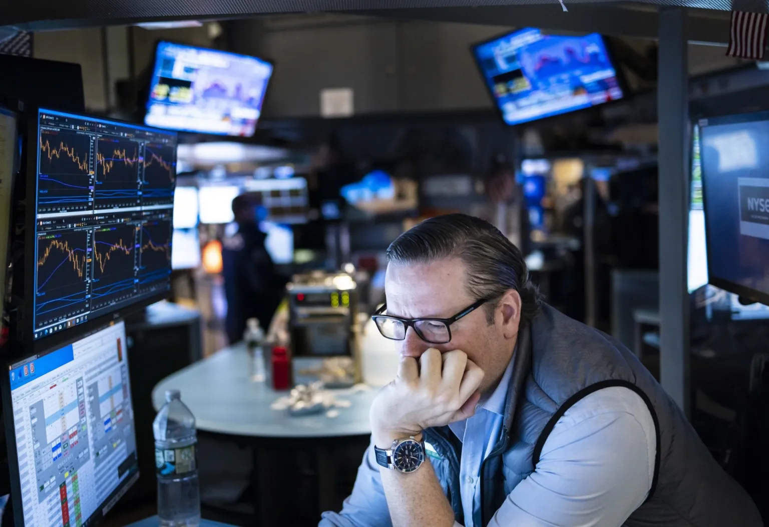 Wall Street abre en rojo después de que Trump acuse a China