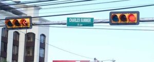 ¿Charles Summer o Charles Sumner? Cómo se llama la calle?
