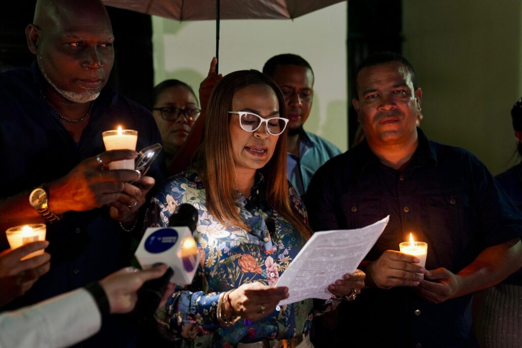 Fuerza Magisterial encienden velas en el Sur y el DN exigiendo que el ...