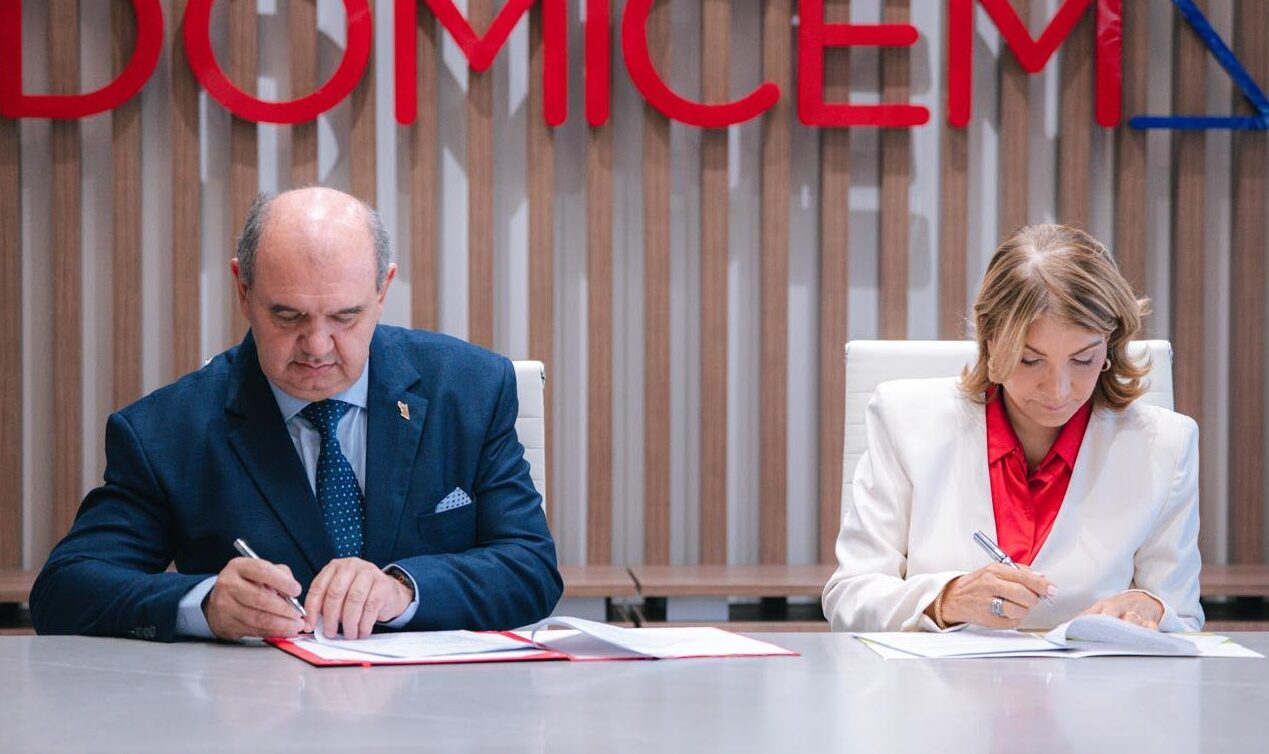 Domicem y Hábitat Dominicana firman acuerdo