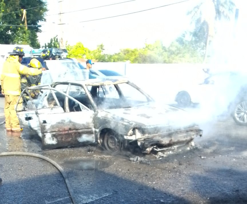 Se incendia vehículo de la ruta CJ27 en Pontezuela Santiago