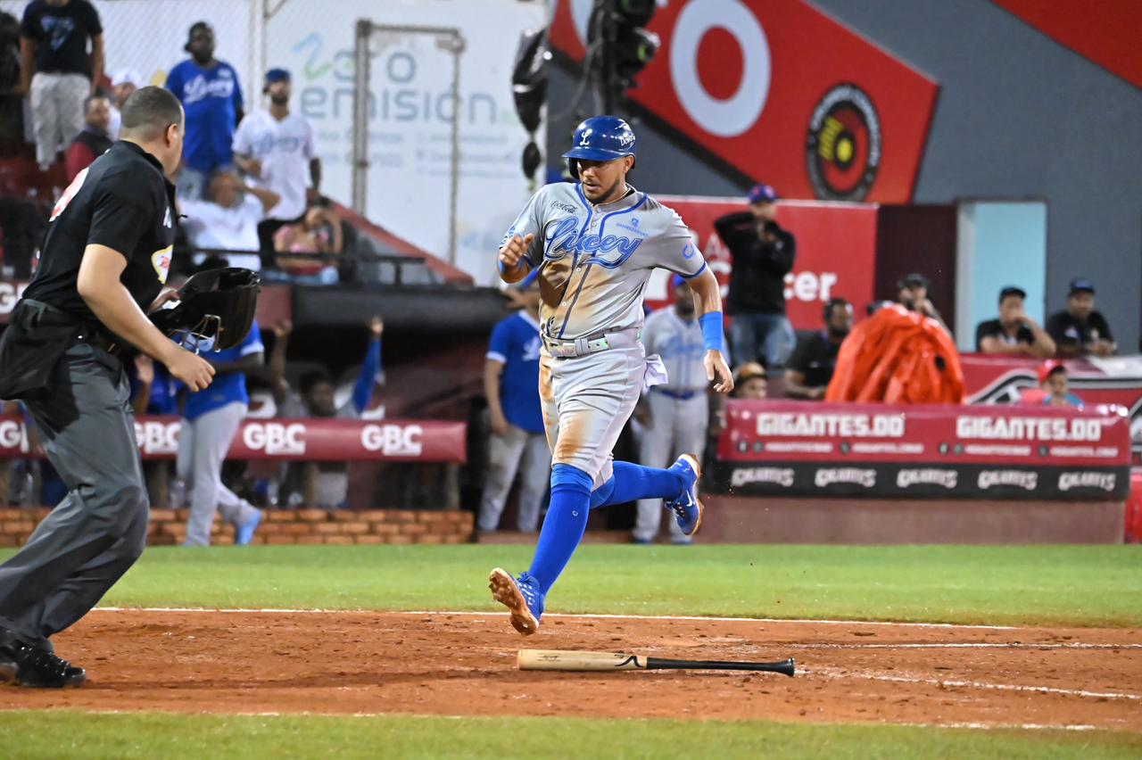Núñez y Adames conducen triunfo del Licey sobre Gigantes | De Último Minuto