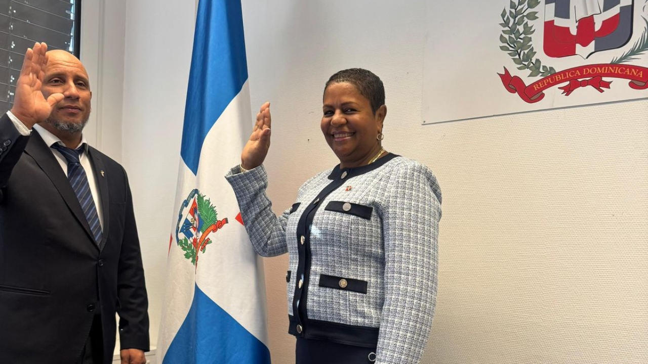 Juramentación Oficial de la Dra. Elsa De León Abreu como Cónsul General ...