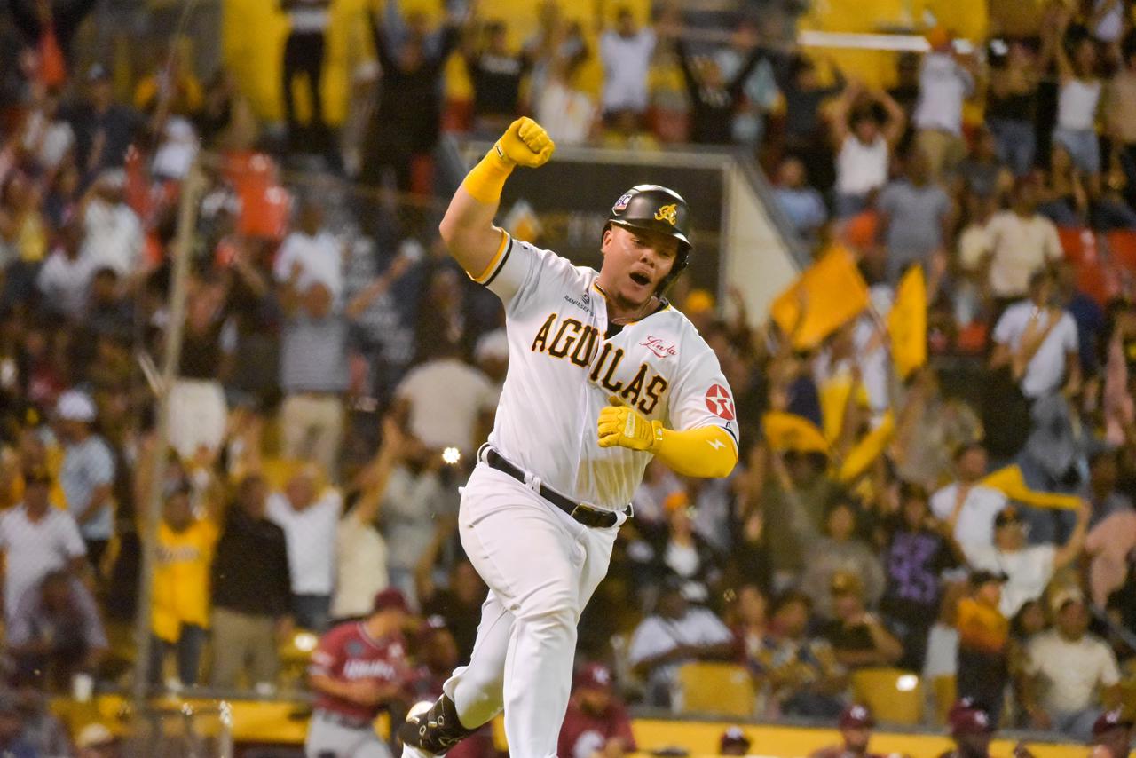 Julio Rodríguez deja en el terreno a los Gigantes y da triunfo a las ...