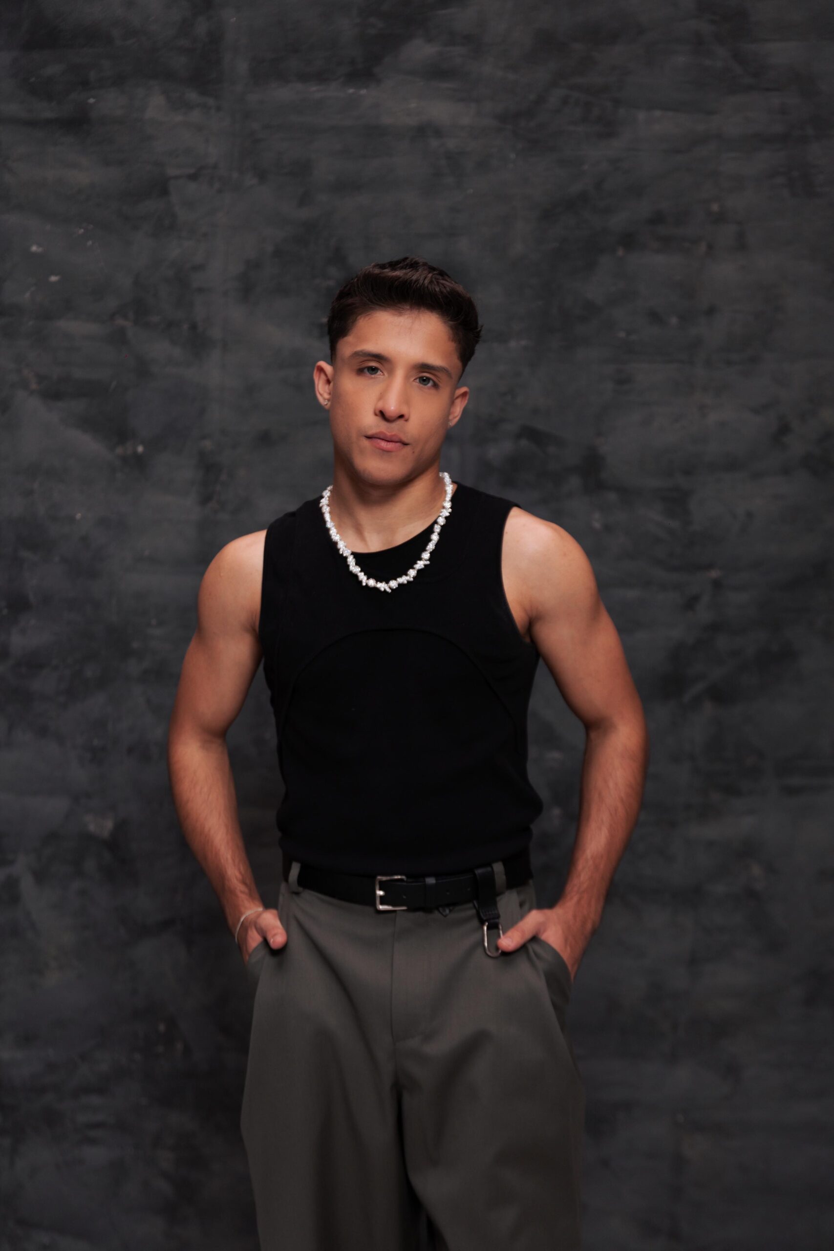 Aron Luix rinde homenaje a sus raíces dominicanas