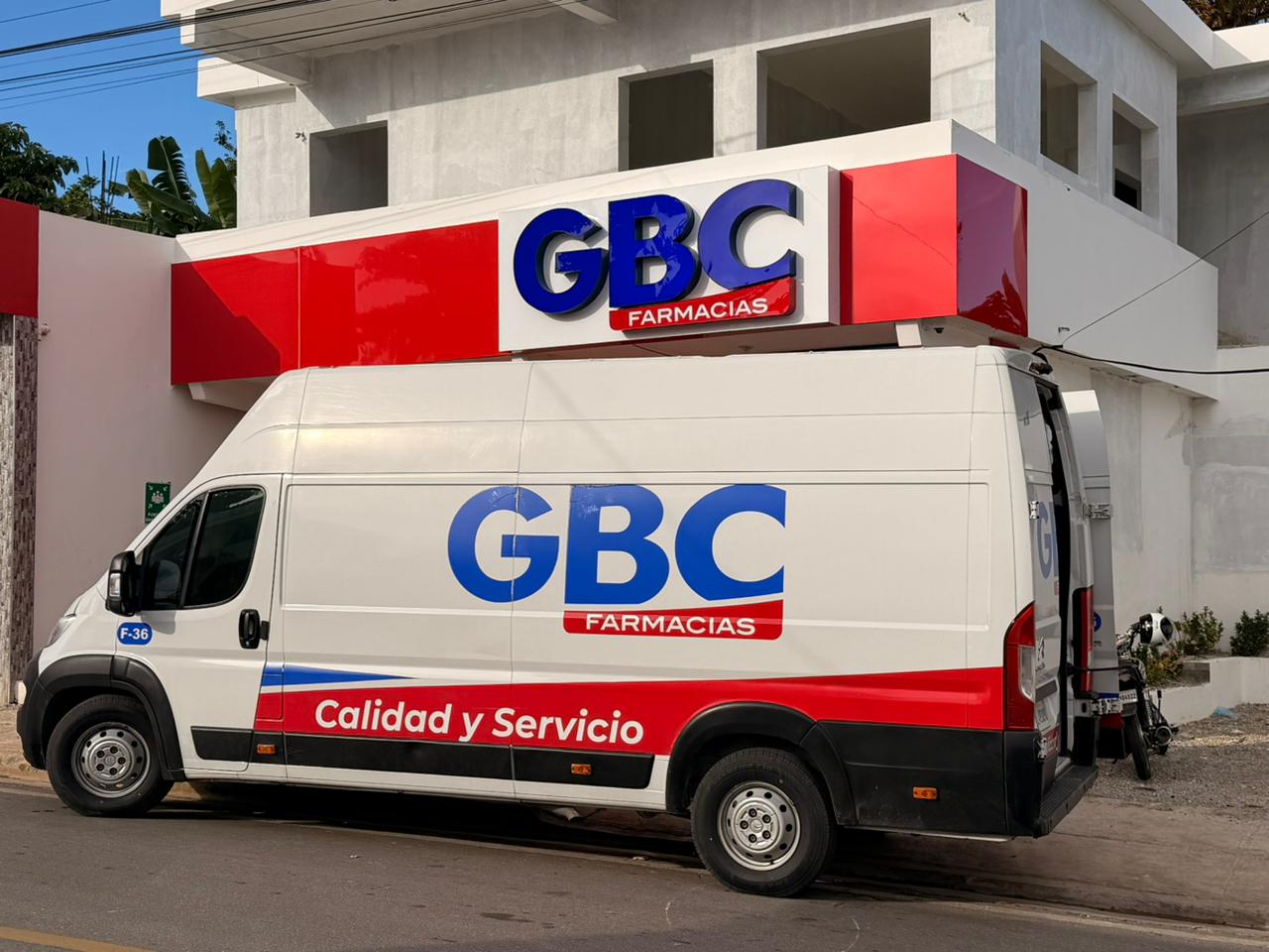 Farmacia GBC inaugura nueva sucursal en Las Galeras