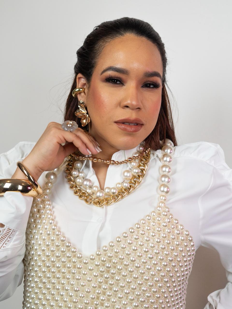 Elizabeth Téllez presenta “Receta de Oración”