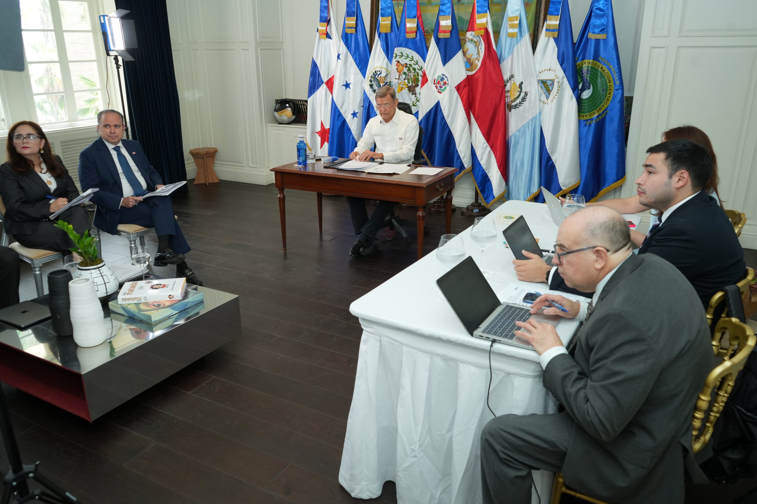 RD encabeza reunión extraordinaria del SICA