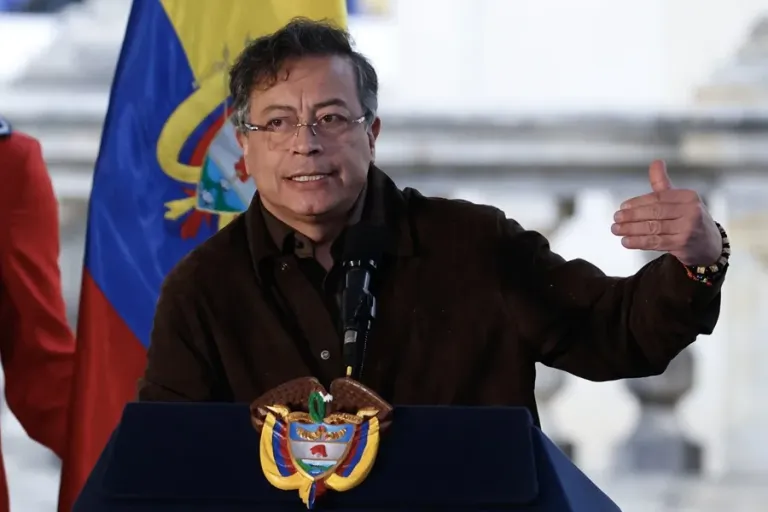 Petro dice que no le informaron de la restricción en la visa